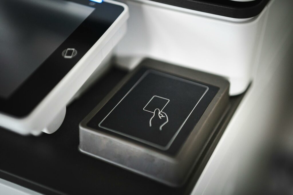 Mengenal Apa Itu E-Money dan 4 Fungsinya - Blog Hello Swag